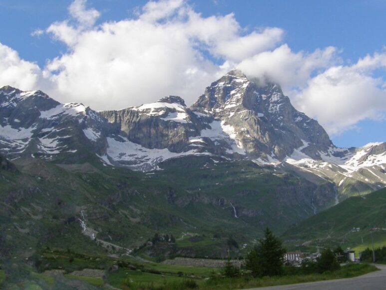 Aosta Travel Guide: Top 20 Things to Do, See and Eat in Aosta Italy