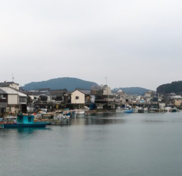 Japan's Cozy Seaside Towns: Hidden Retreats Along the Coast