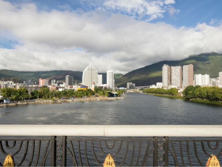 Dali Travel Guide: Top 22 Things to Do, See and Eat in Dali, China